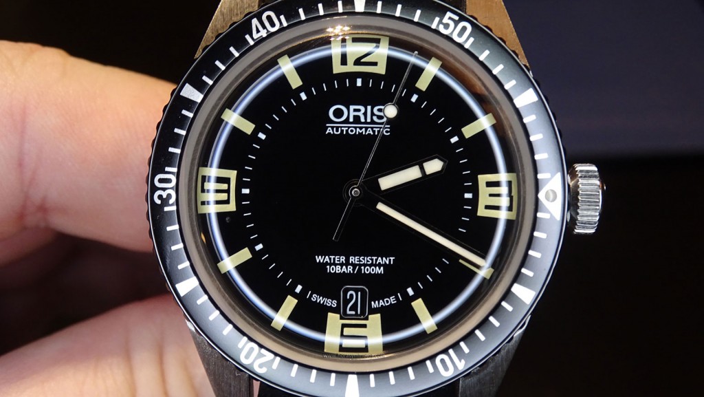 En la muñeca: Oris Divers Sixty-Five - Horas y Minutos