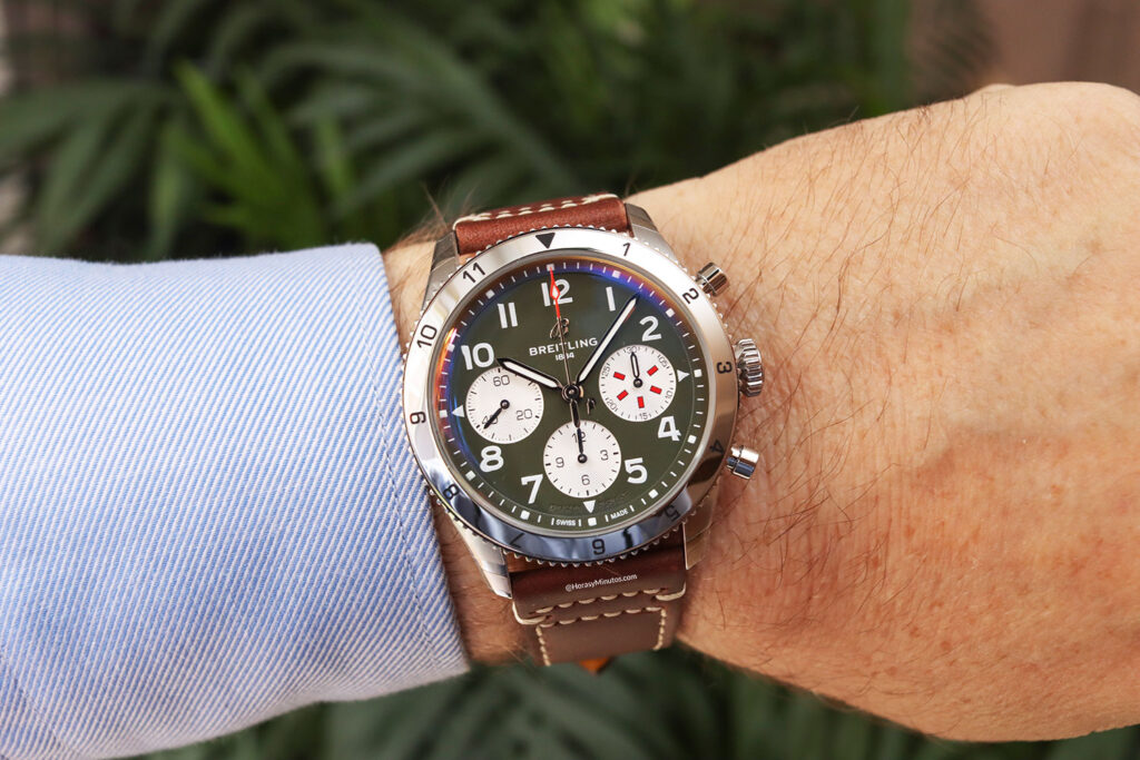 Breitling Classic AVI Chronograph 42. Fotos en vivo y precio - Horas y ...