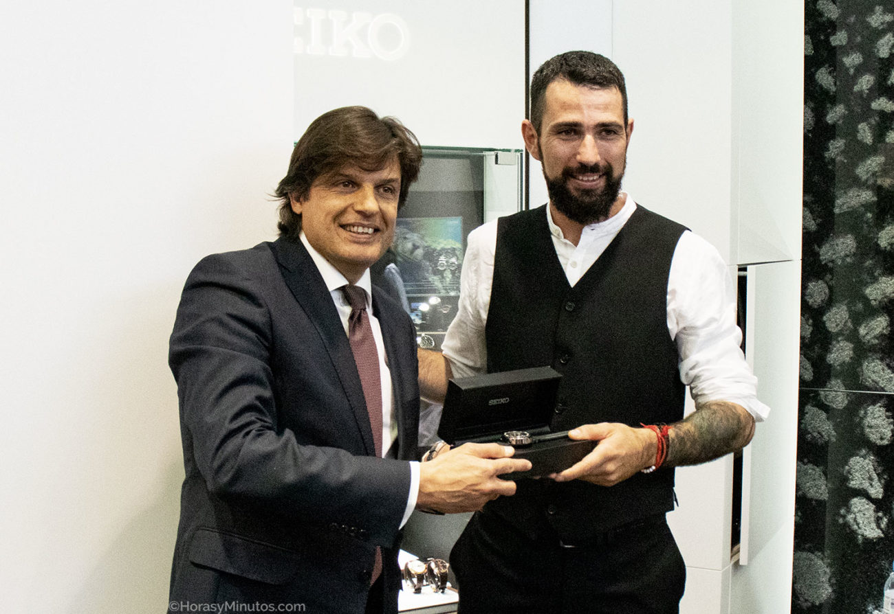 "En mi reloj y mi cuchillo está mi orgullo". Una charla con Fernando ...