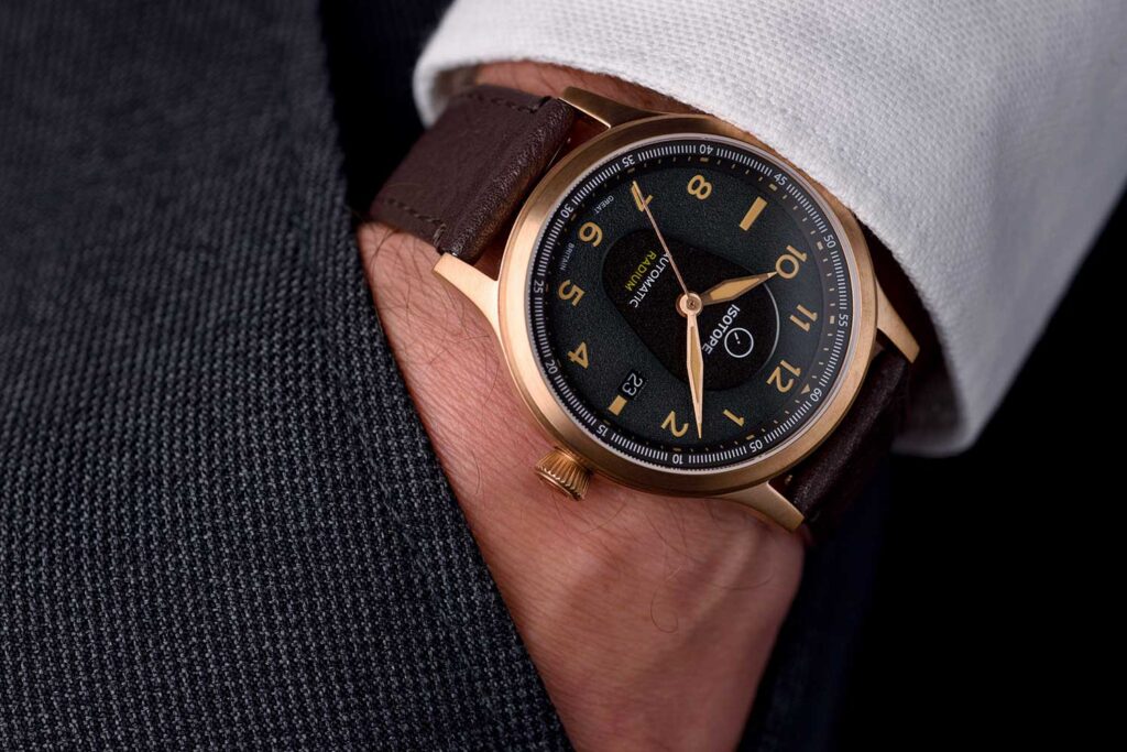 Isotope Old Radium Bronze Pilot. Un reloj militar británico - Horas y ...