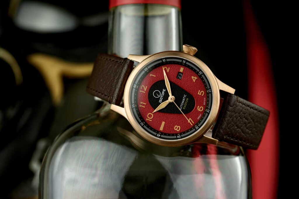 Isotope Old Radium Bronze Pilot. Un reloj militar británico - Horas y ...