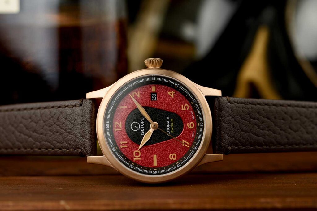 Isotope Old Radium Bronze Pilot. Un reloj militar británico - Horas y ...