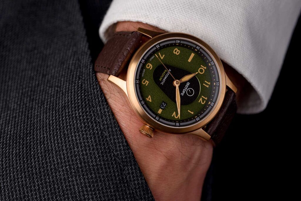 Isotope Old Radium Bronze Pilot. Un reloj militar británico - Horas y ...