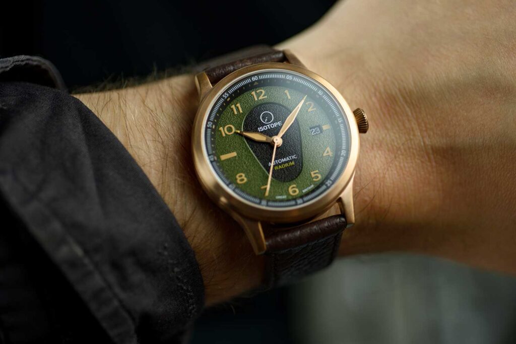 Isotope Old Radium Bronze Pilot. Un reloj militar británico - Horas y ...