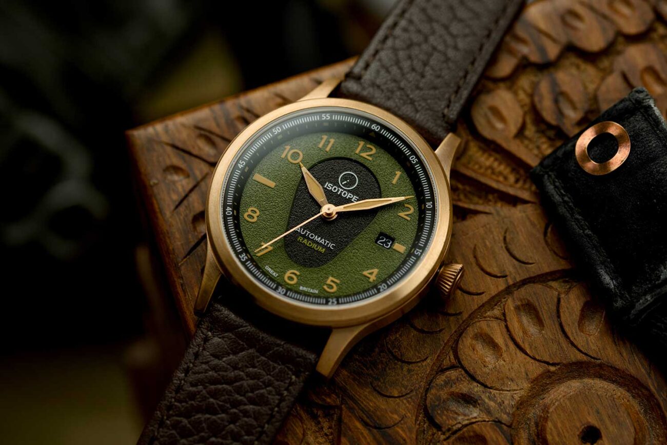 Isotope Old Radium Bronze Pilot. Un reloj militar británico - Horas y ...