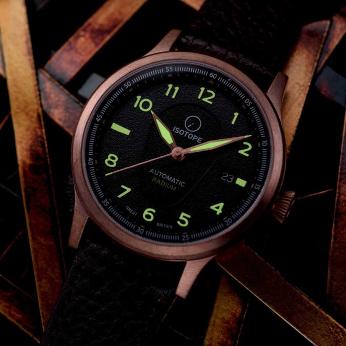 Isotope Old Radium Bronze Pilot. Un reloj militar británico - Horas y ...