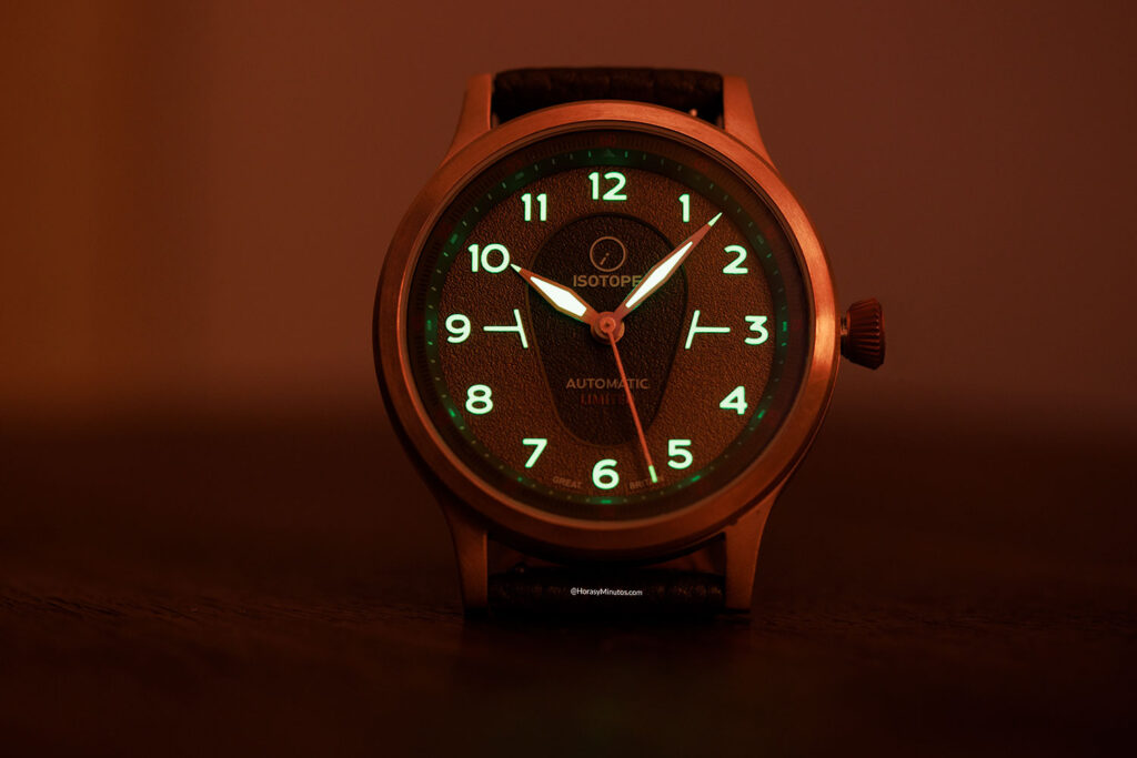 Isotope Old Radium Bronze Tobacco. Fotos en vivo y precio - Horas y Minutos