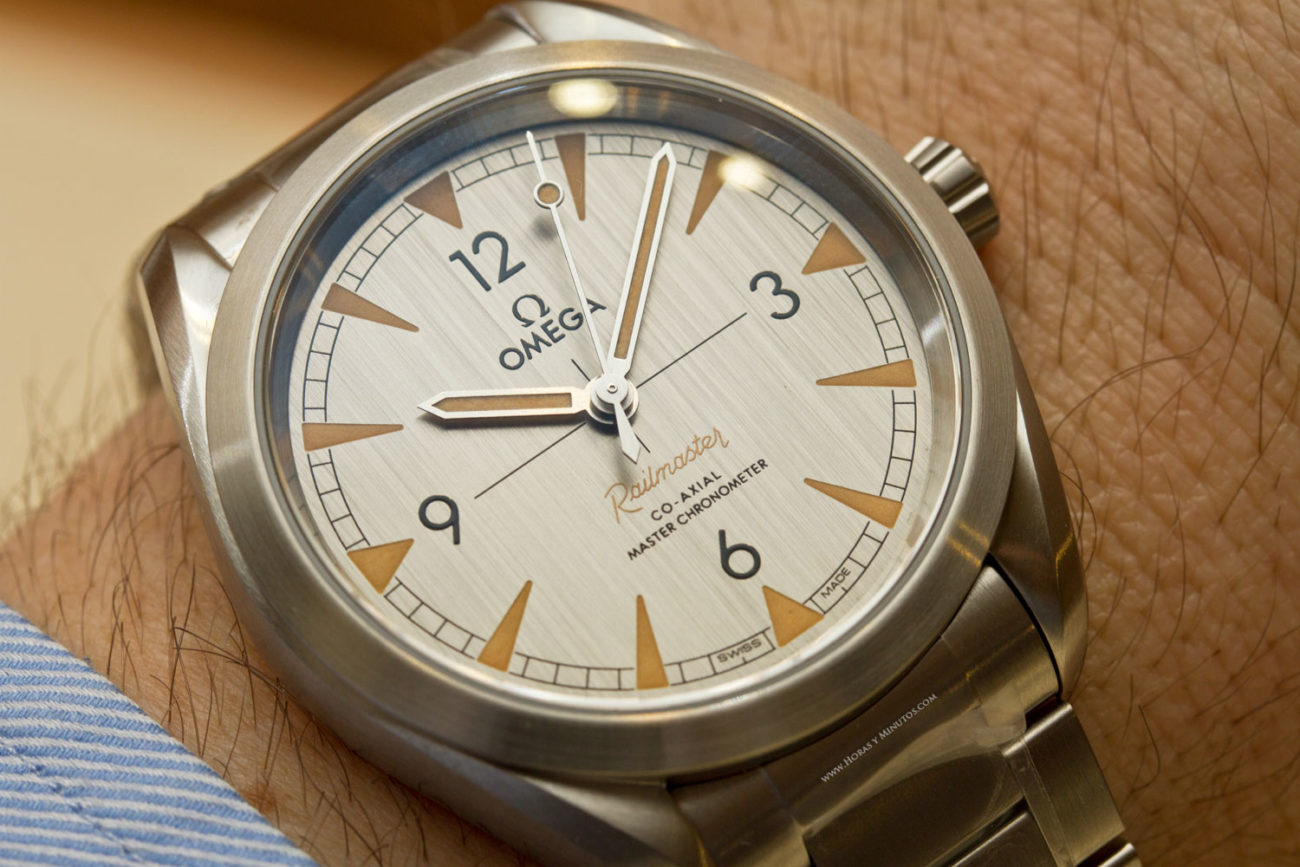 En la muñeca: Omega Railmaster - Horas y Minutos