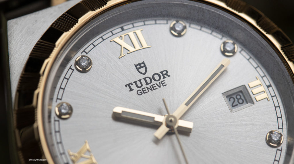 La familia Tudor Royal con más de 15 fotos en vivo y precios - Horas y ...